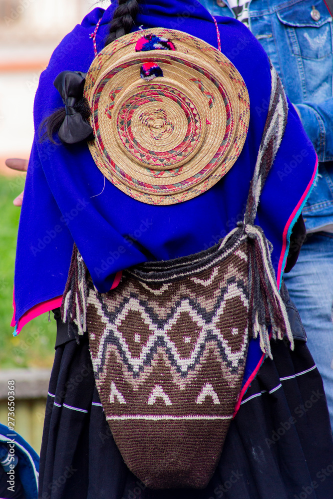 Indigena Misak en Silvia-Cauca (Colombia) - Es comun encontrarlos en la ...