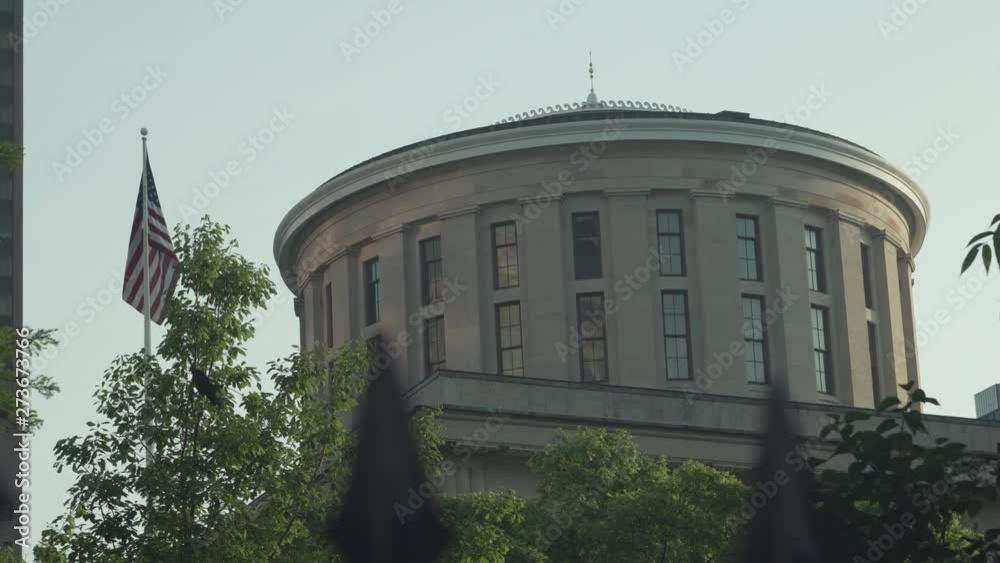 Exterior shot of the Ohio Statehouse state capitol building rotunda ...