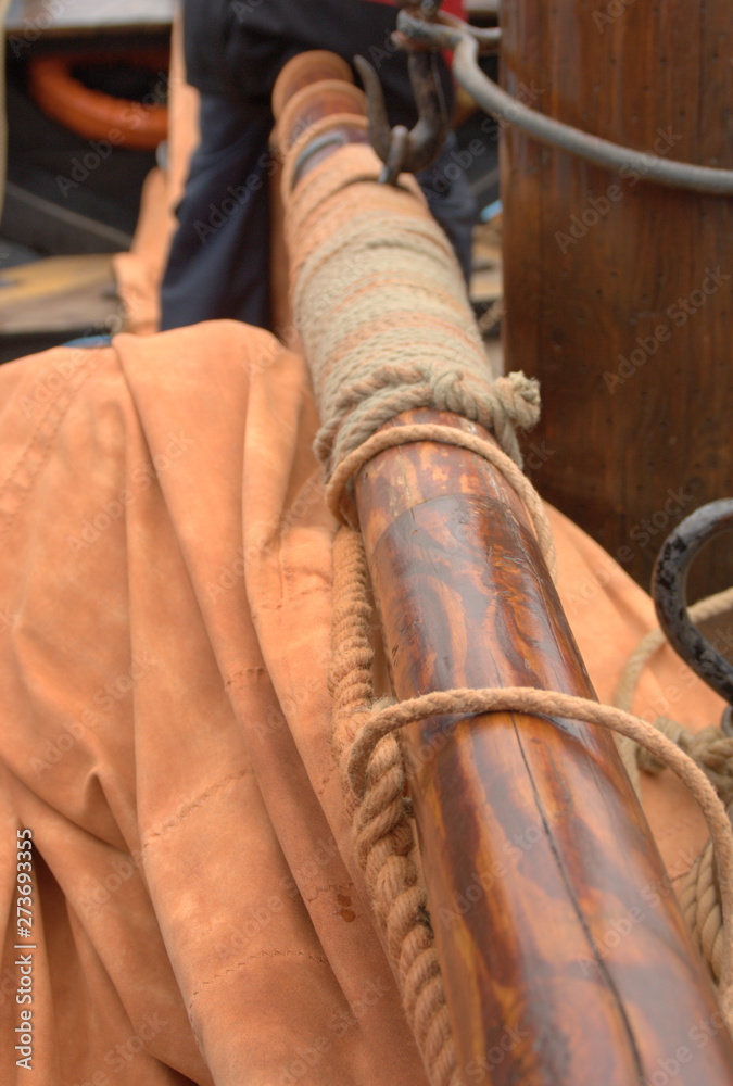 mât et voile de bateau de pêche en bois ,détail Stock Photo | Adobe Stock