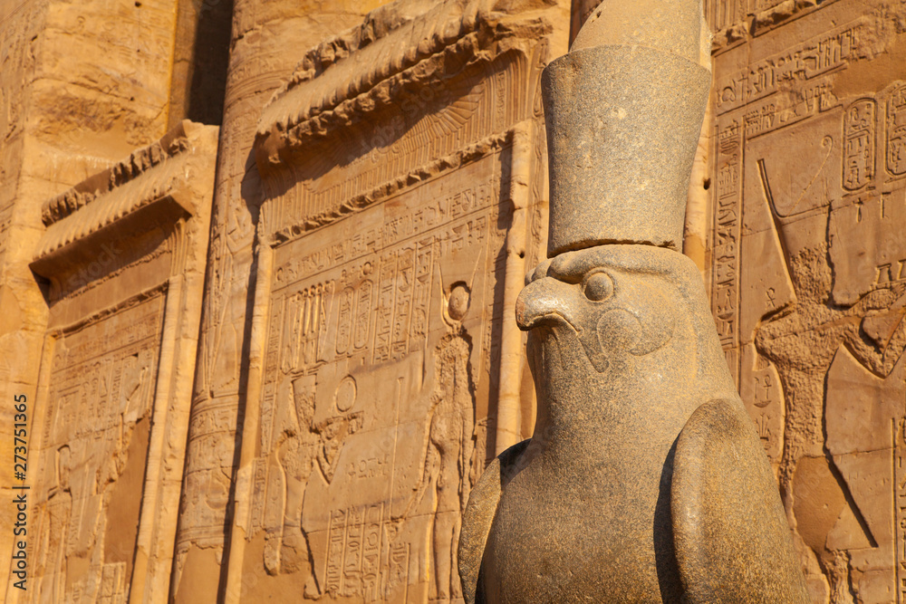 Dios halcón Horus, Templo de Horus de Edfu, Valle del Nilo, Egipto ...