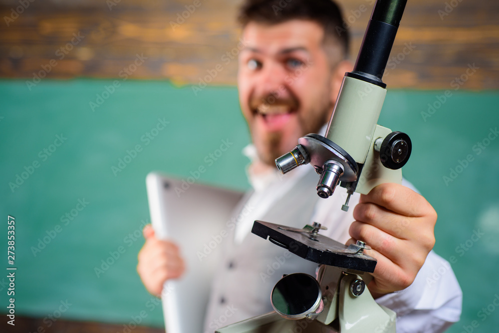 Happy bearded man in science class. E-learning. Biology or chemistry ...