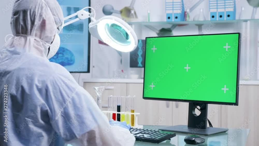 Vidéo Stock Chemist working on green screen PC in modern and advanced ...