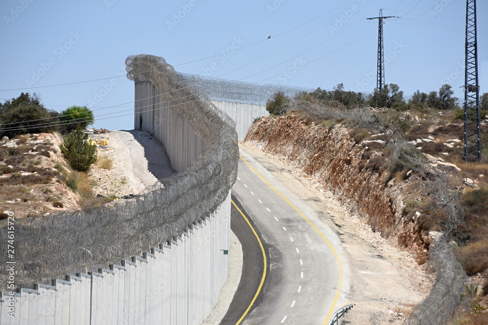 Foto de Israeli West Bank barrier do Stock | Adobe Stock