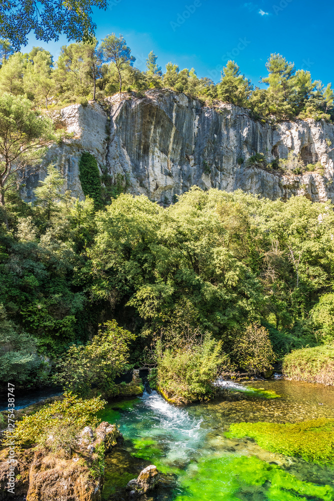 Foto de France, Provence, Vaucluse, pays des Sorgues, Fontaine de ...