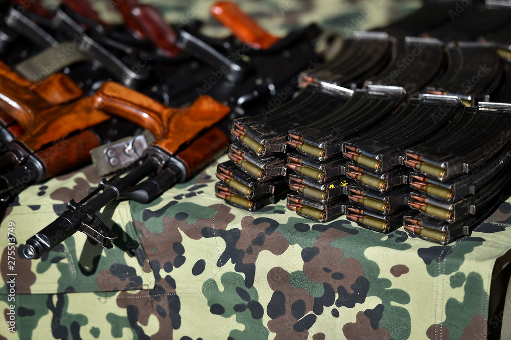 Foto de Assault rifle round magazine loaders in a shooting range do ...