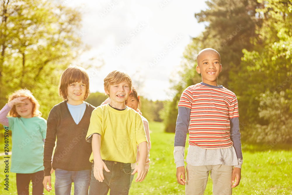 Kinder als Freunde im multikulturellen Kindergarten Stock Photo | Adobe ...