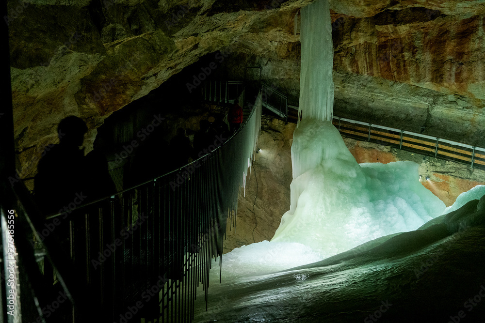 Foto de Dachstein Giant Ice Cave, Austria. Amazing cave with Ice ...