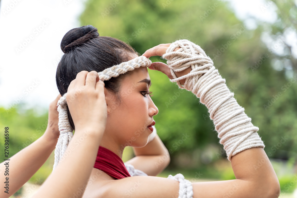 Foto de Muay thai, Asian woman Thai boxing ,Thailand. Asia thai boxer ...