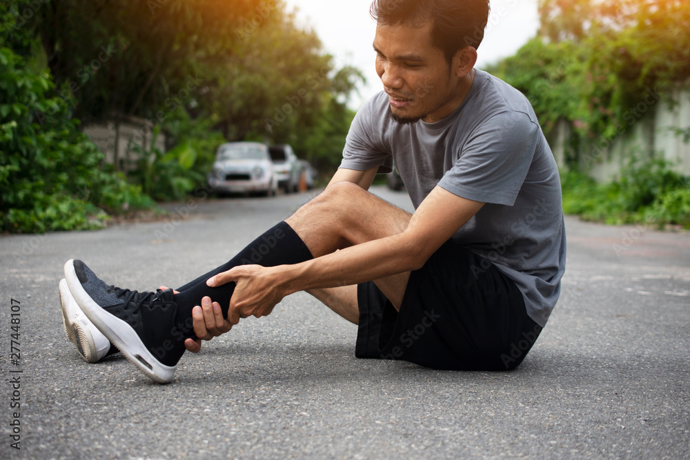 Runner are Ankle injury when Running for exercise,People sport healthy ...