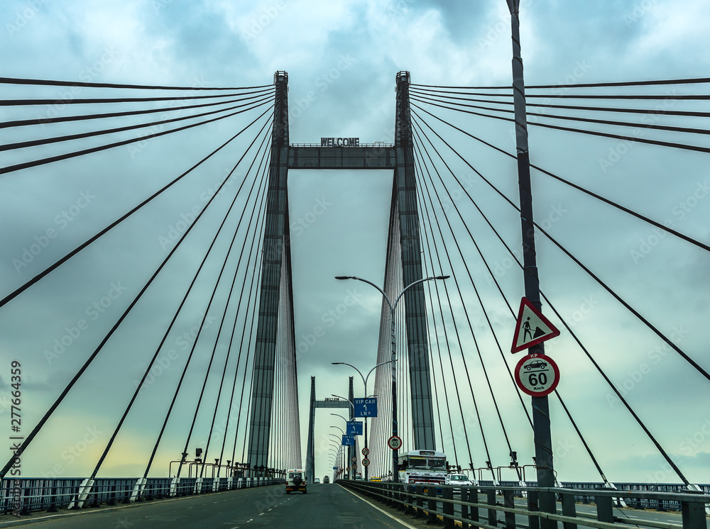 Foto de Vidyasagar Setu, also known as the Second Hooghly Bridge, is a ...