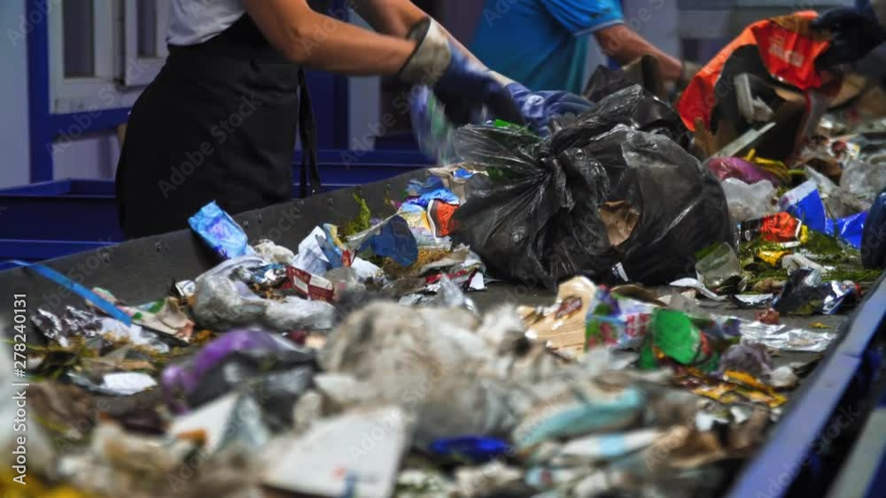 Vidéo Stock Waste sorting. Conveyor for sorting waste. Recycling ...