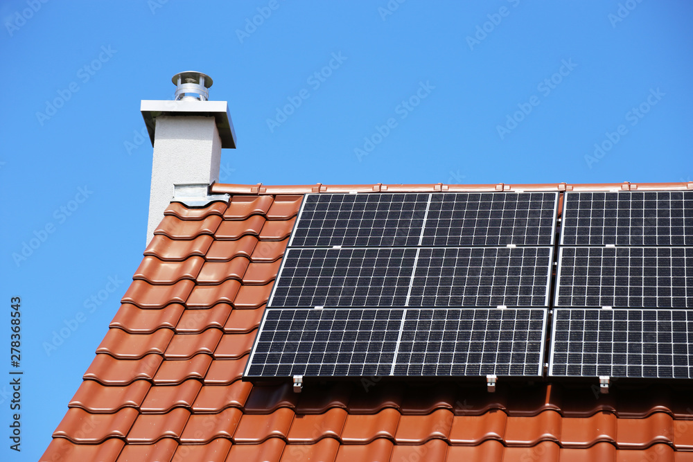 Solardach (Photovoltaikanlage) Stock Photo | Adobe Stock