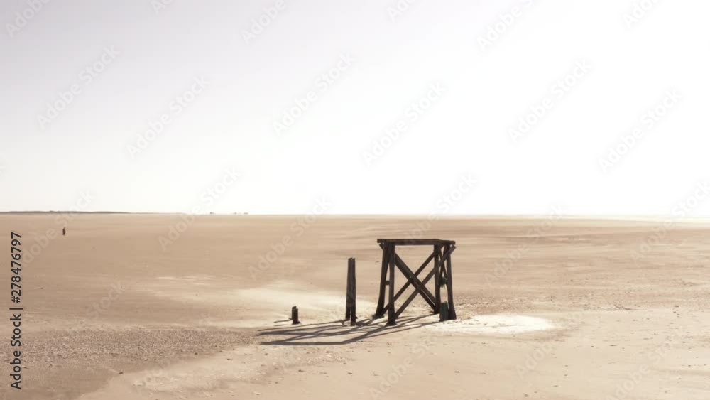 One-eighty turn around a timber object at the beach. Solitary mooring ...