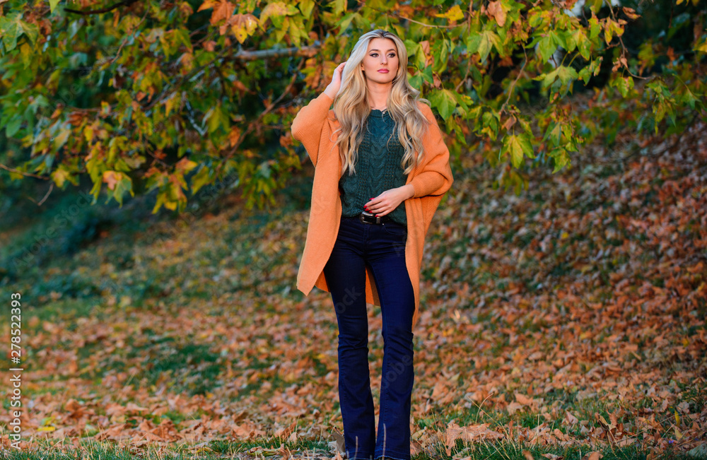 Cozy casual outfits for late fall. Comfortable outfit. Girl adorable ...