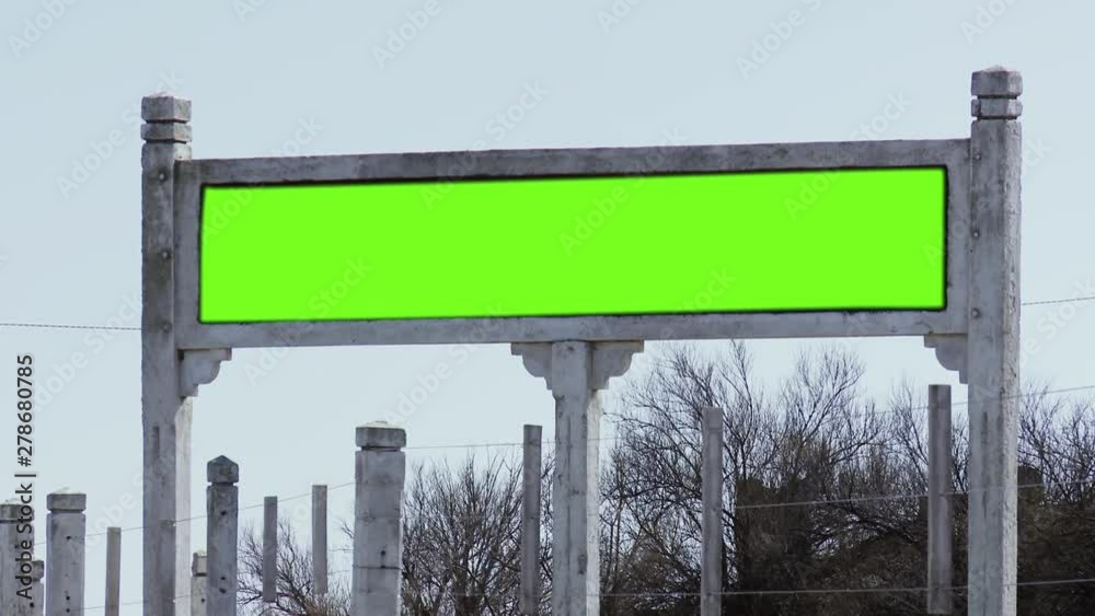 Vidéo Stock Old Wooden Road Sign with Green Screen. You can replace ...