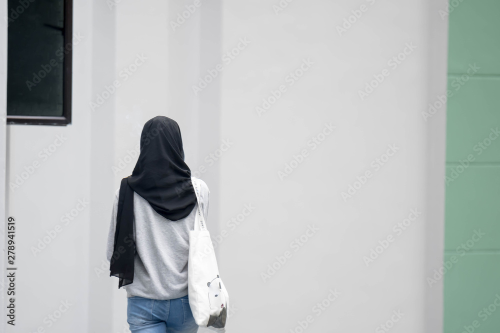 Female muslim girl back view walking. Female muslim black hijab and ...