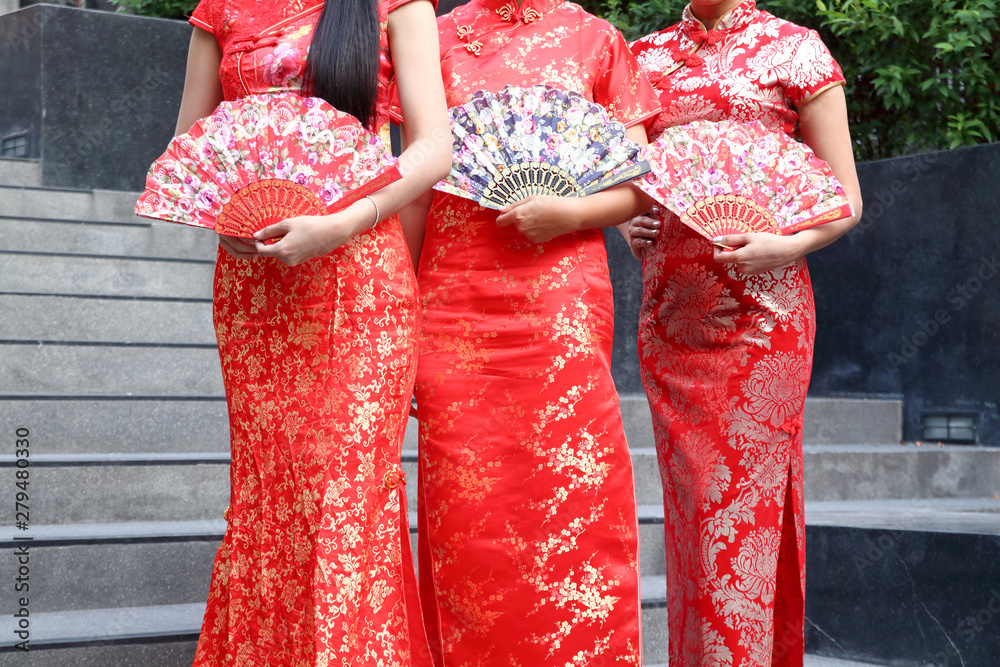 Beautiful Chinese female group in traditional red dress standing ...