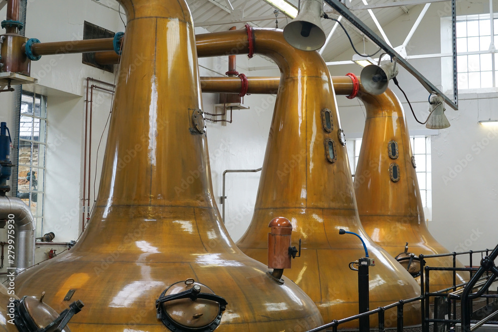 Poster Large copper stills in a whisky distillery in Scotland – Tableau ...