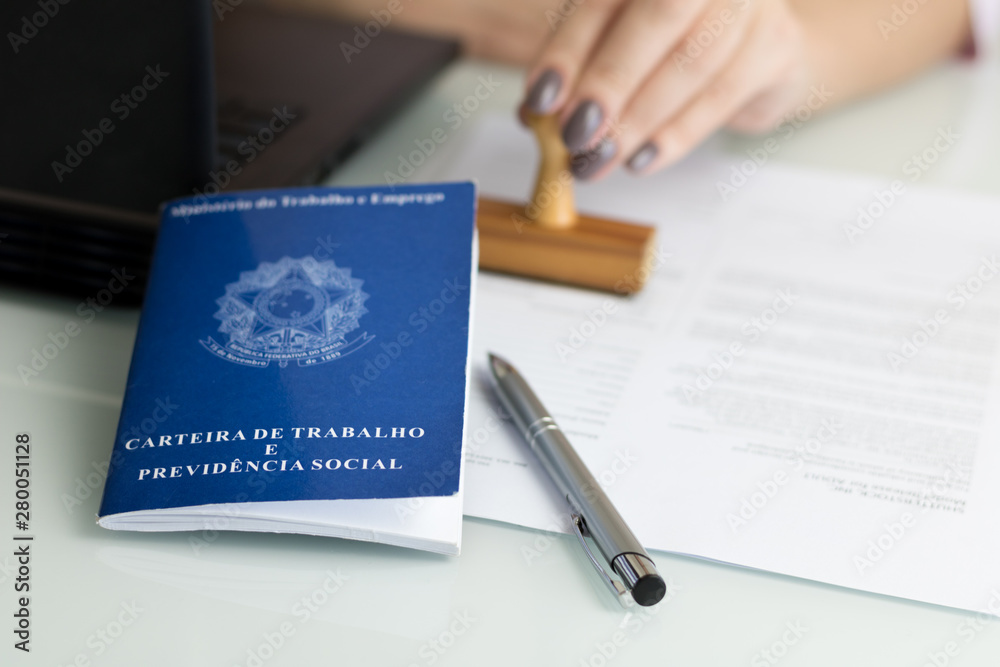 A portfolio of Brazilian workers (Translation "Work Permit, Ministry of ...