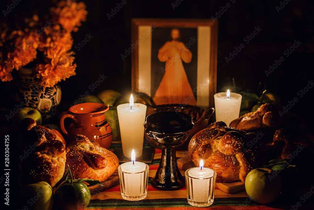 ofrenda día de muertos, Mexican Day of the dead altar, Candles in a ...