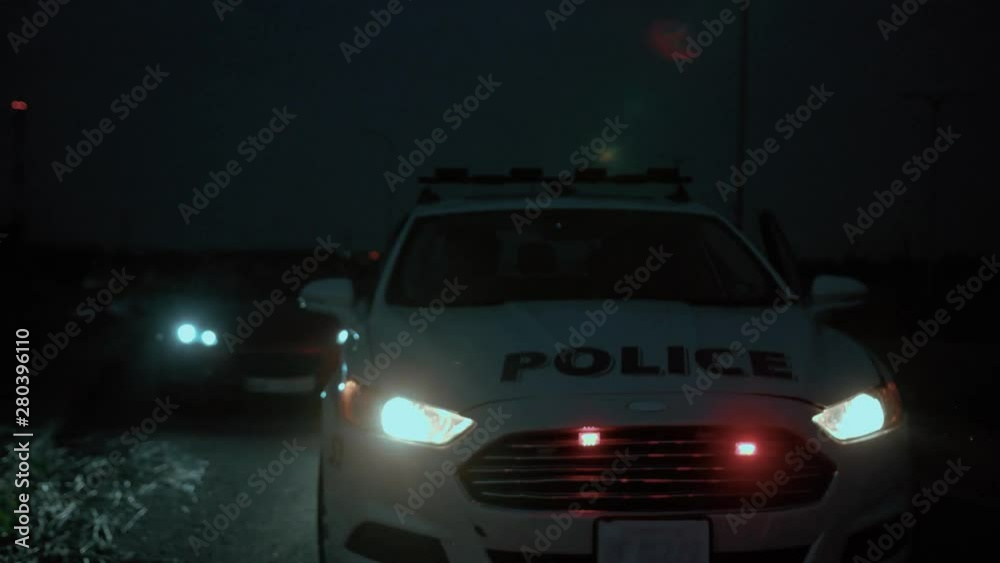 Video „Night view police patrol car pulled over a sports car on ...