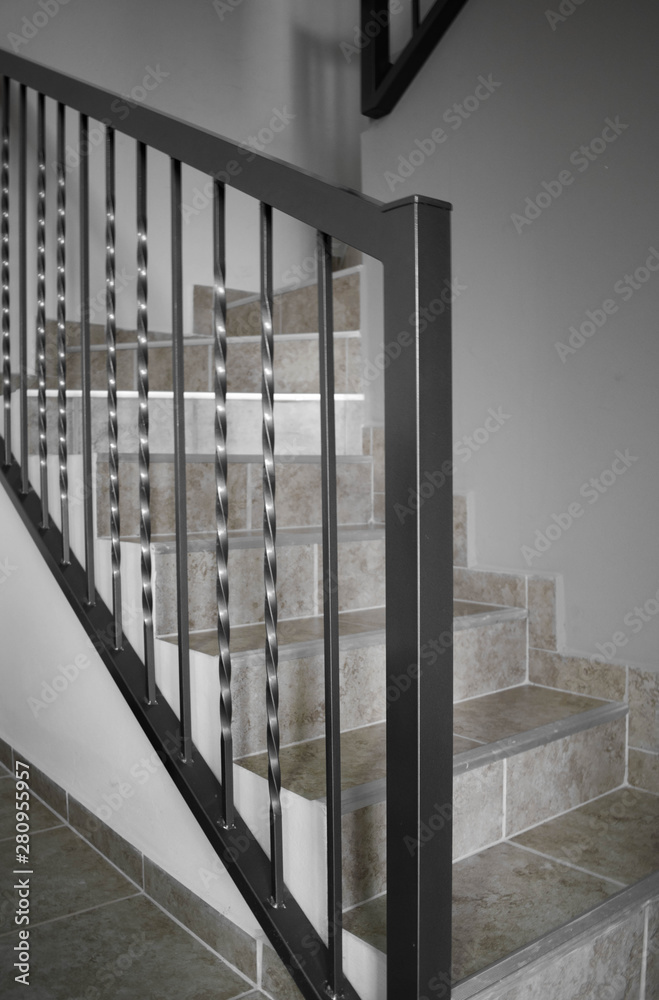 Barandas de protección para escaleras en interiores Stock Photo | Adobe ...