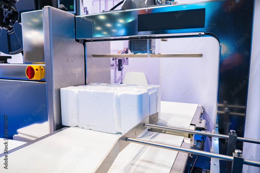 Automatic packing strapping tapes machine. Packing foam by the ...