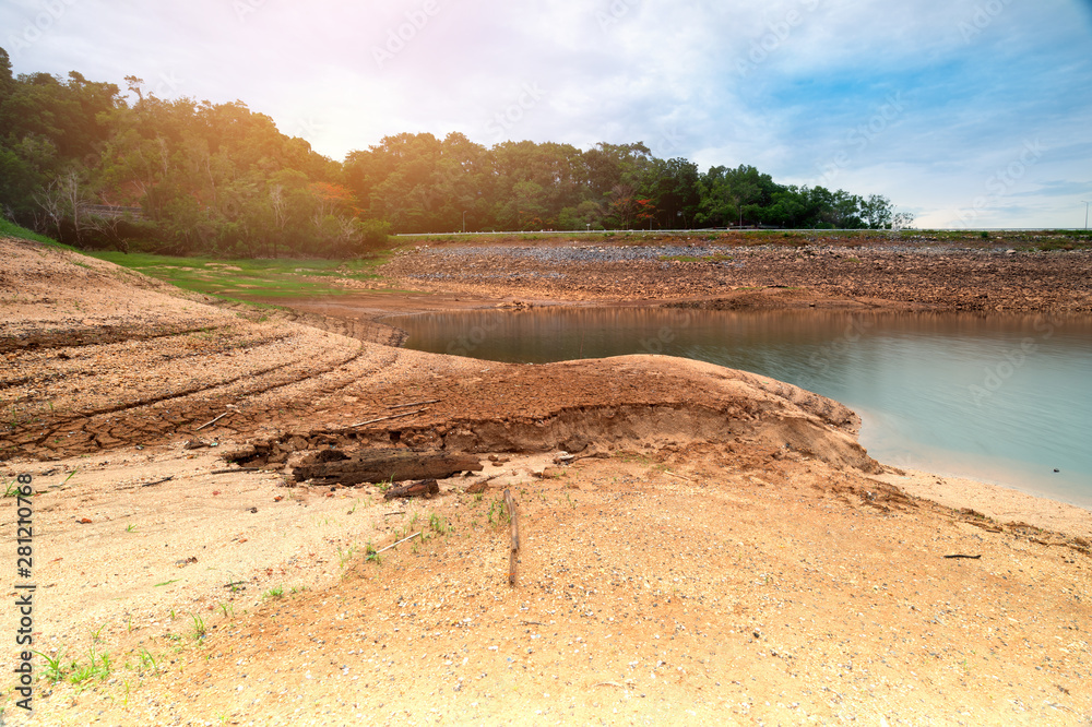 Crisis of water shortage in big dam ..Due to prolonged period of ...