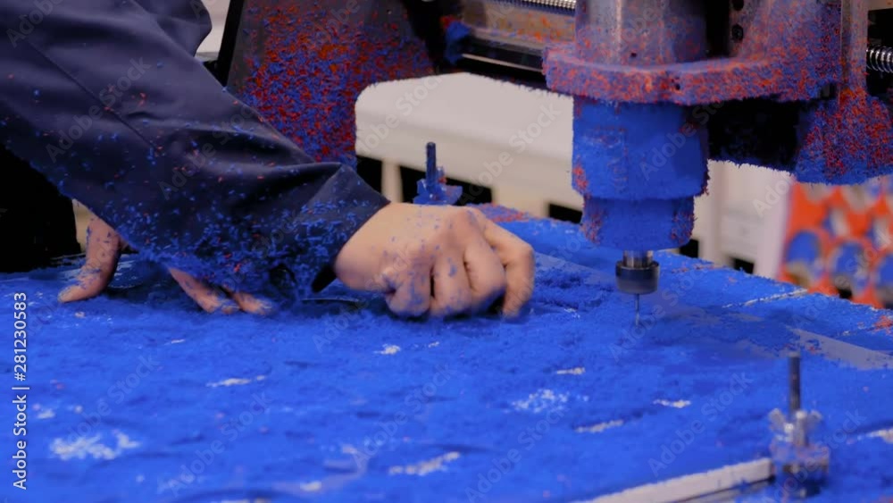 Vídeo do Stock: Close up view - mechanic working with milling machine ...