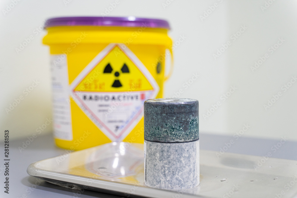 Iodine 131(I-131)Radioactive isotopes used for hyperthyroidism ...