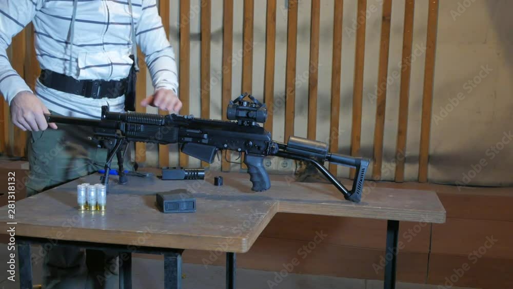 Video „The shooter replaces the muzzle brake-compensator on the Vepr-12 ...
