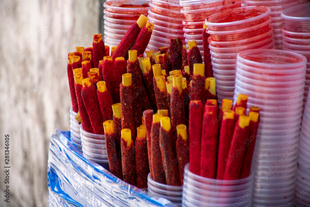 Tarugo de tamarindo, dulce de tamarindo típico mexicano hecho a base de ...