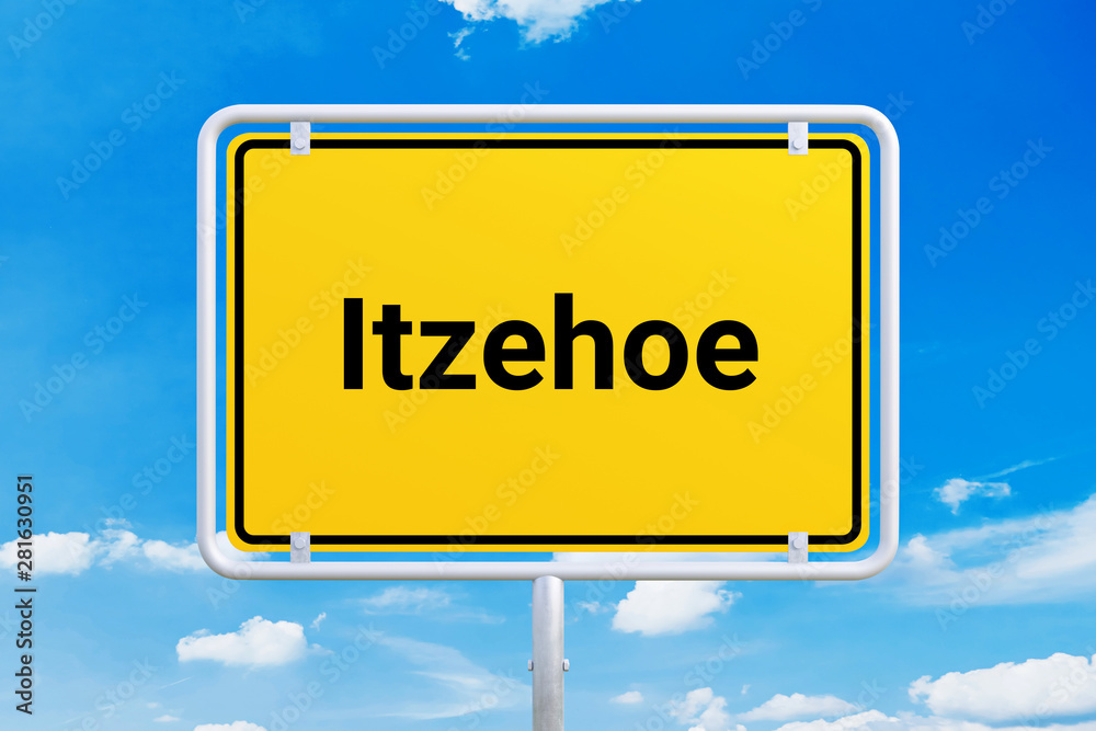 Stadt Itzehoe. Gelbes Schild, Ortsschild, Ortseingangsschild. Himmel ...