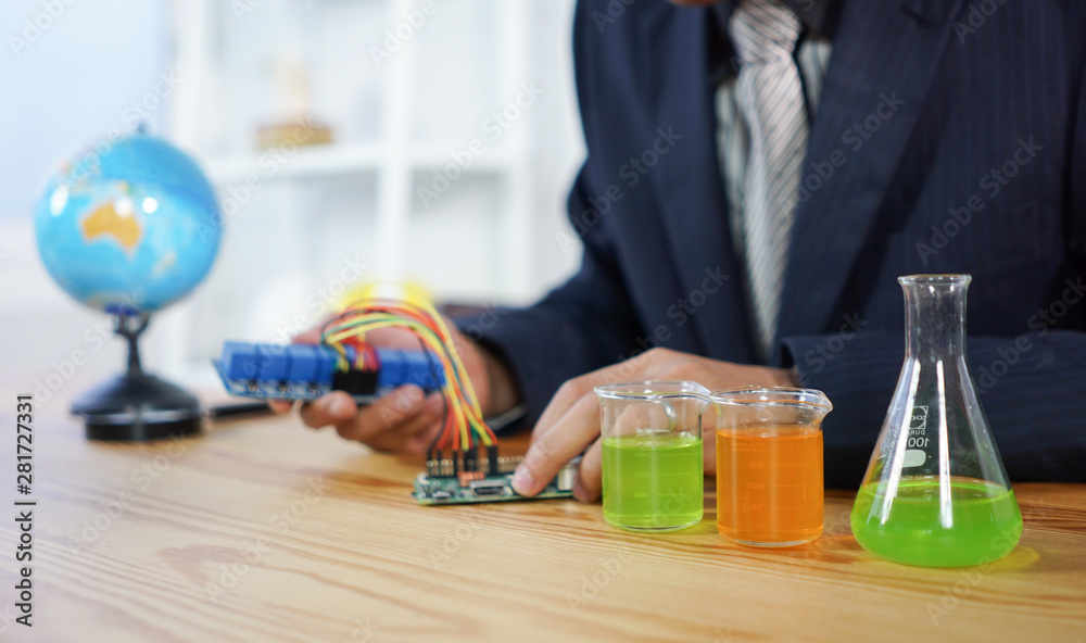 STEM education Laboratory electronic board that can be programmed ...