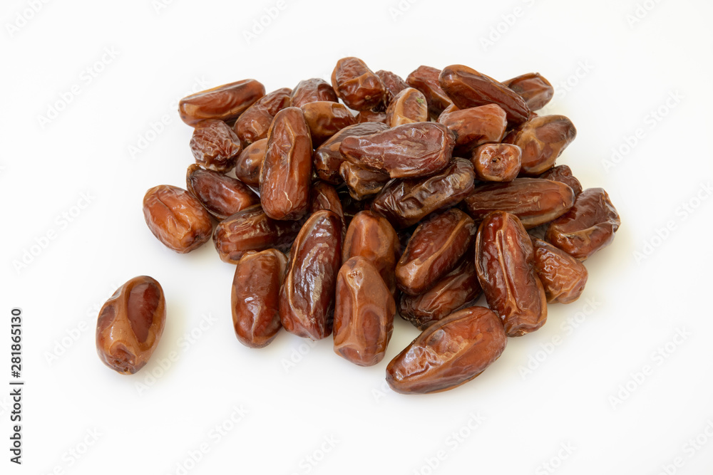 Datiles secos sobre fondo blanco Stock Photo | Adobe Stock