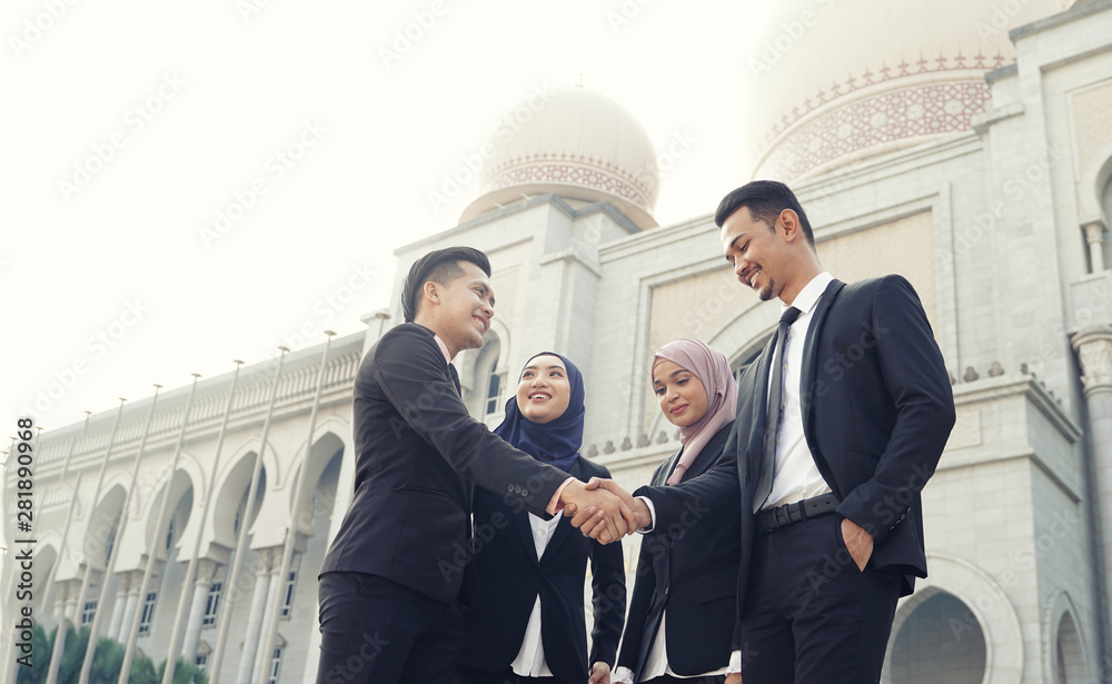 Muslim Asian business people shaking hands with new partner, business ...