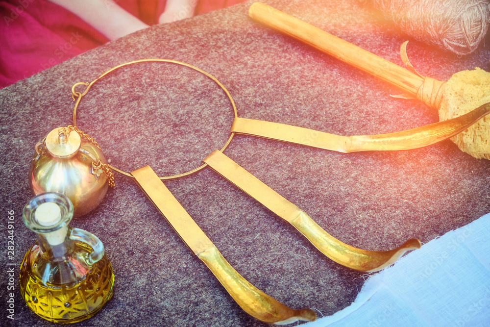 Tools for bathing in ancient romans terms, tersorium. The body scrub ...