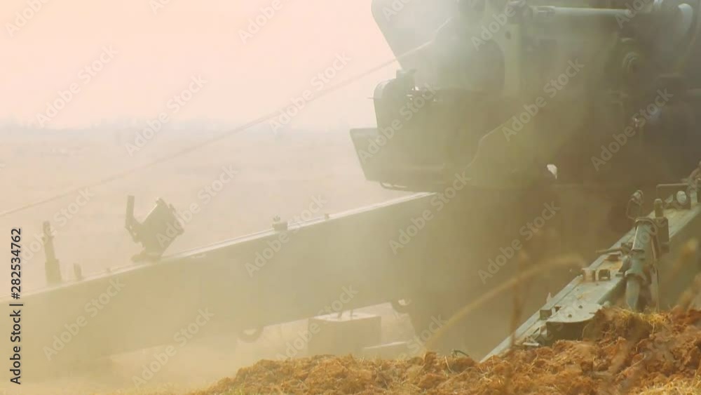 2A36 "Hyacinth-B" - Soviet 152-mm towed gun with high firing range ...