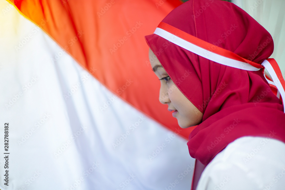 Potret Asian Girls with Indonesian flag, Indonesia independence day ...