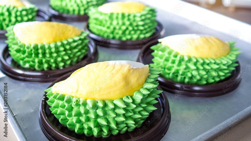 Durian Cake, Homemade bakery Make durian-shaped cakes and make-up with ...