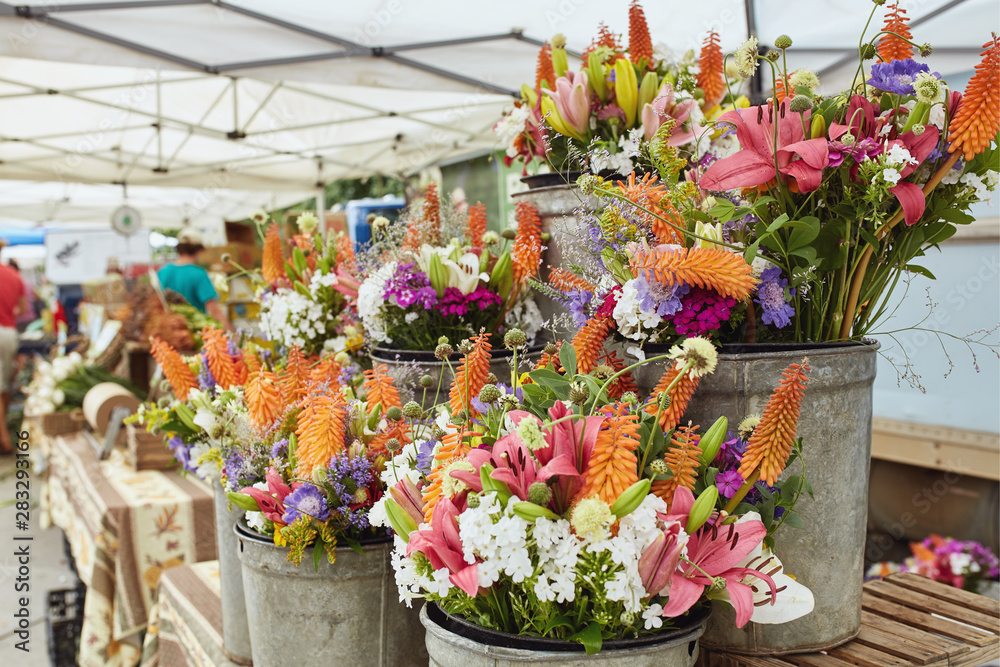 Bouquets of fresh cut flowers on display at a farmers market in Boulder ...