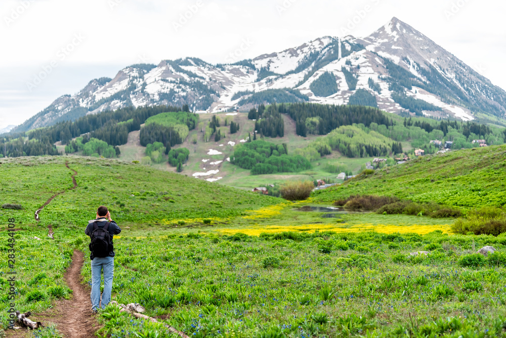 Man standing taking picture on Snodgrass trail with camera and bokeh ...