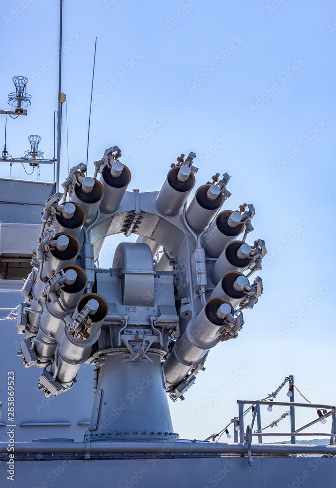 A dangerous weapon ship launcher. The battery of guns of gray. For the ...