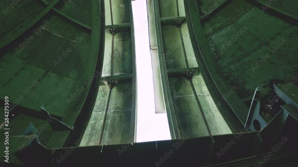 Closure of the shutter window mechanism of the observer dome of the ...