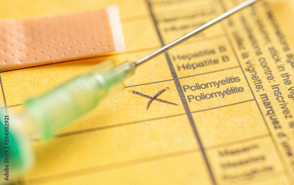 Impfausweis mit Spritze - Polio Stock Photo | Adobe Stock