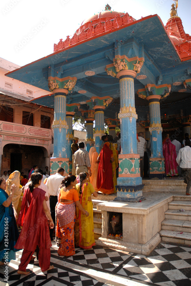 India, Rajasthan, Pushkar. Pilgrims at the pillared outdoor hall of the ...
