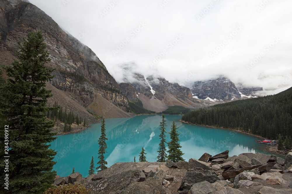 Moraine Lake, Lake Louise, Banff National Park, Alberta, Canada ...