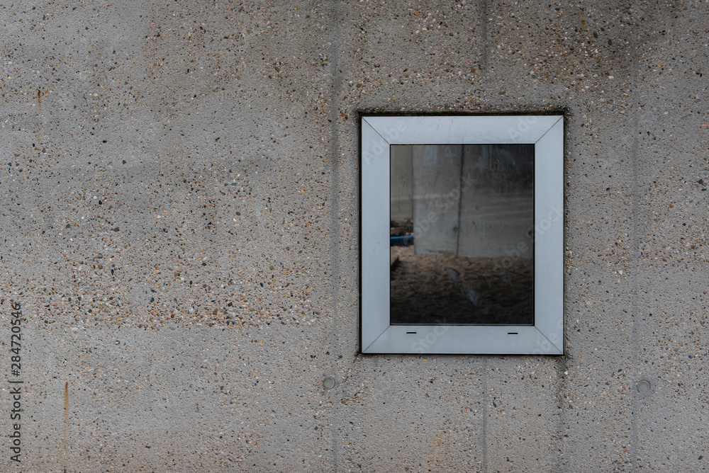 Fotka „Window on a concrete wall, One Window on a bare Facade, bare ...