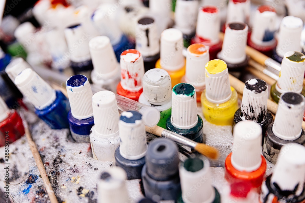 Dirty paint containers and paintbrushes. Paint colors palette. Stock ...