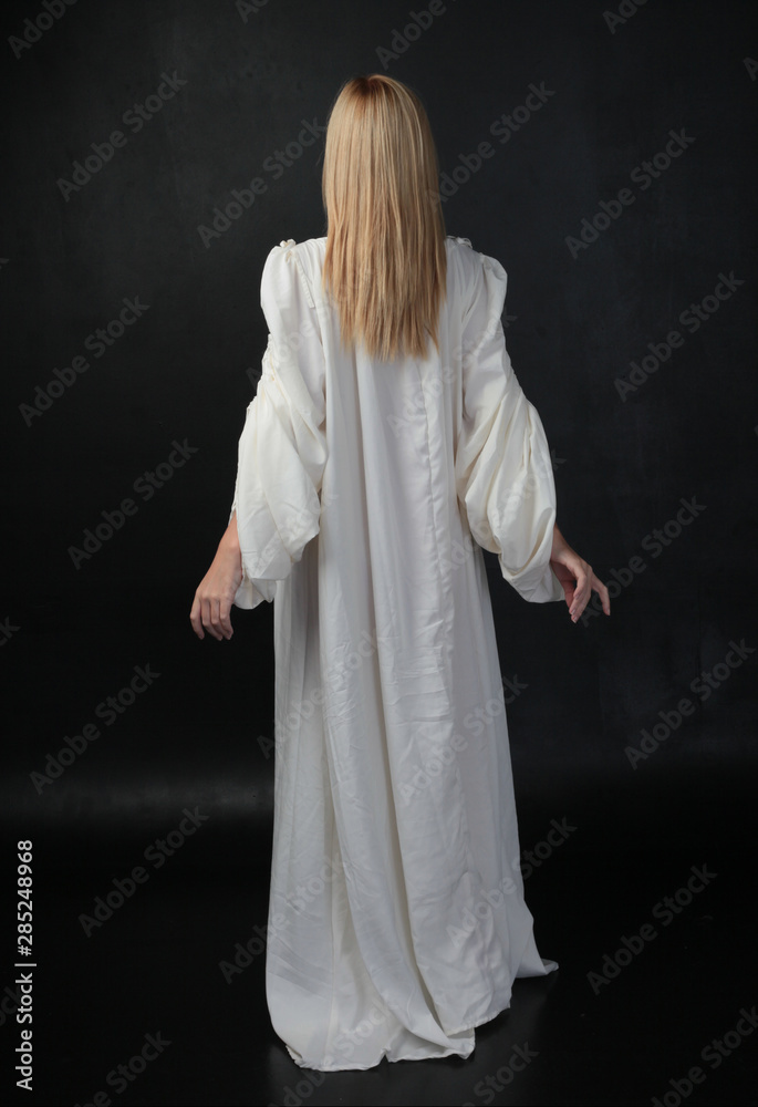 Fotka „full length portrait of blonde girl wearing long white flowing ...